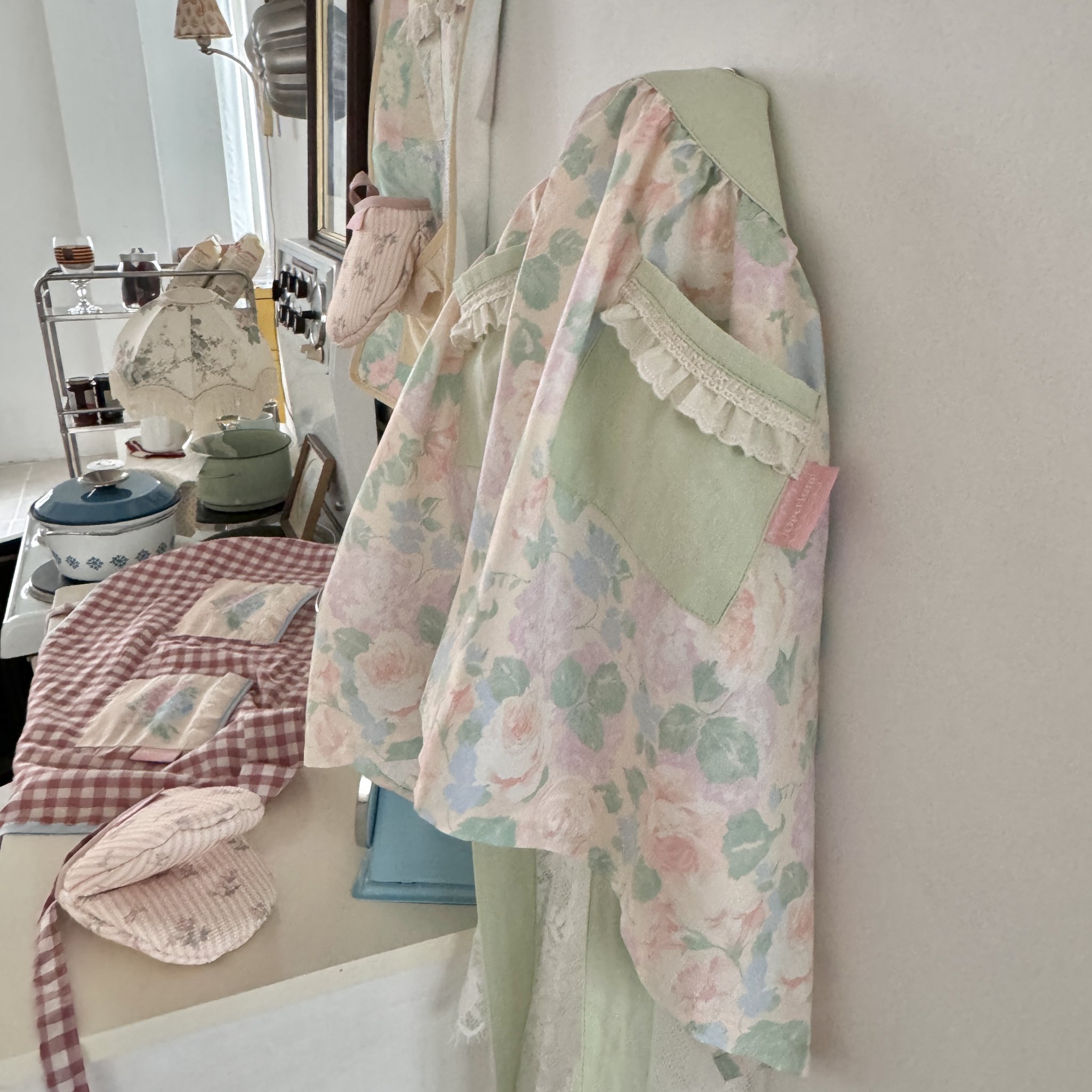 peach yellow floral half apron | opértum